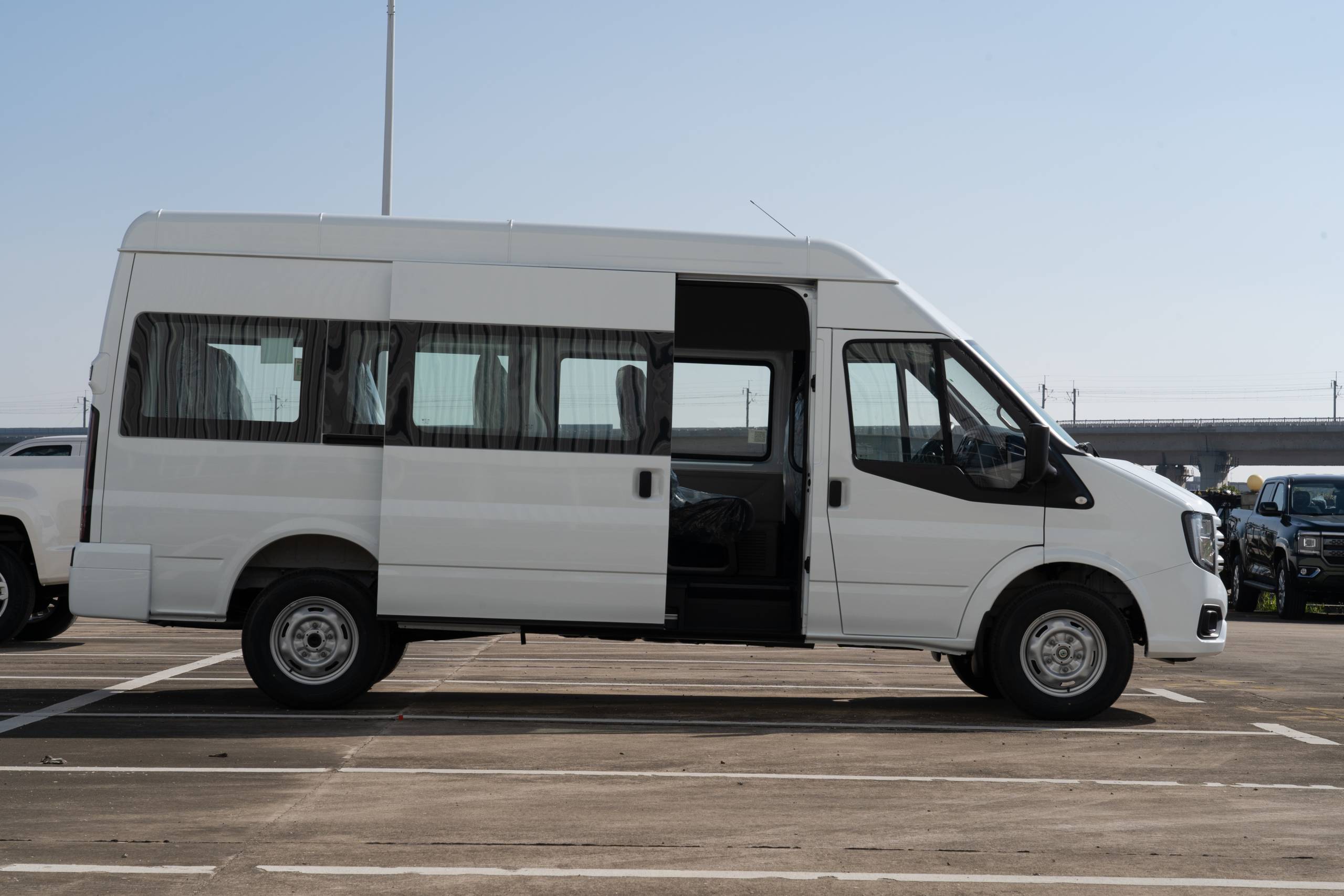 JMC Passenger Bus 6M (15-Seater, Medium Roof, Euro V, 2025)